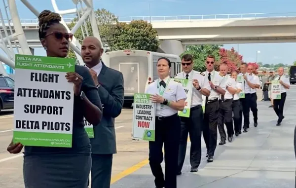 Supporting Delta ALPA on the Picket Line | Delta AFA